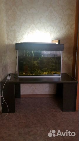 Аквариум со столиком и рыбками